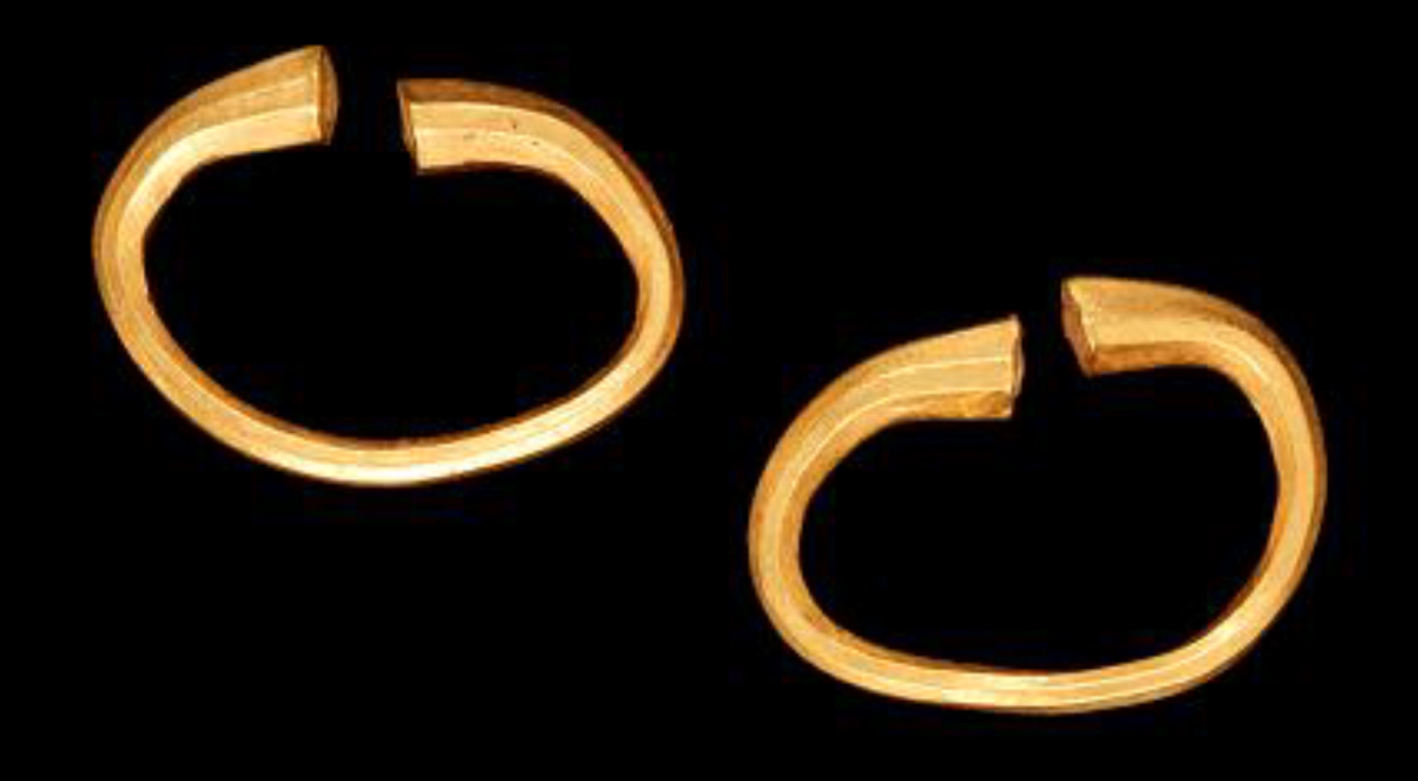 Two Gold Bracelets - Saudipedia